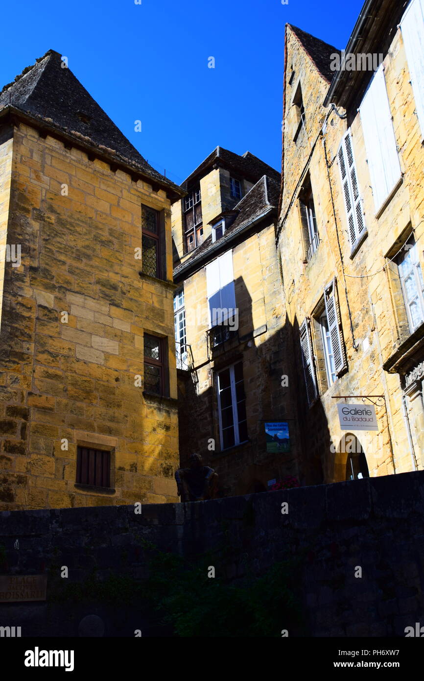 Architecture and street scenes from the medieval village of Sarlat-la ...