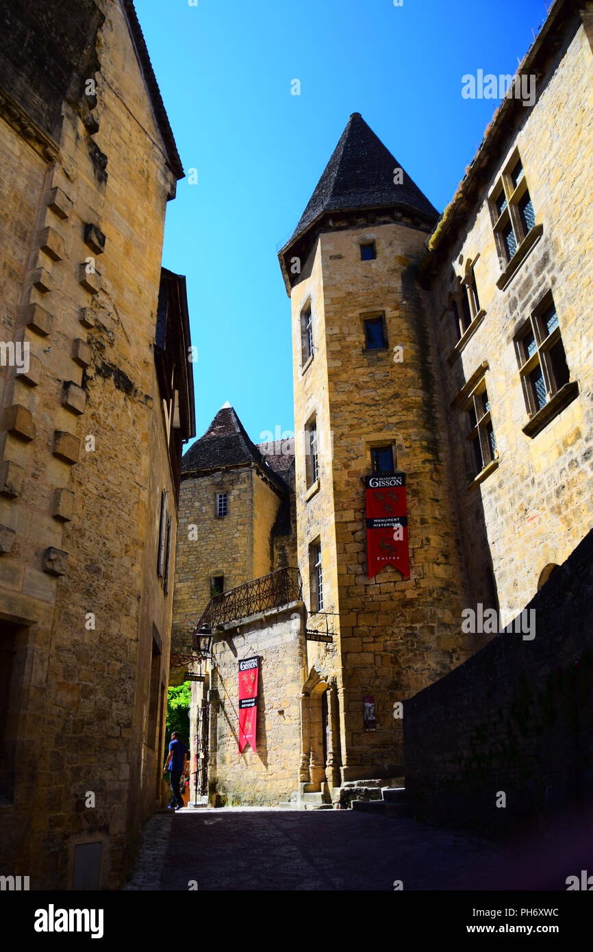 Architecture and street scenes from the medieval village of Sarlat-la ...
