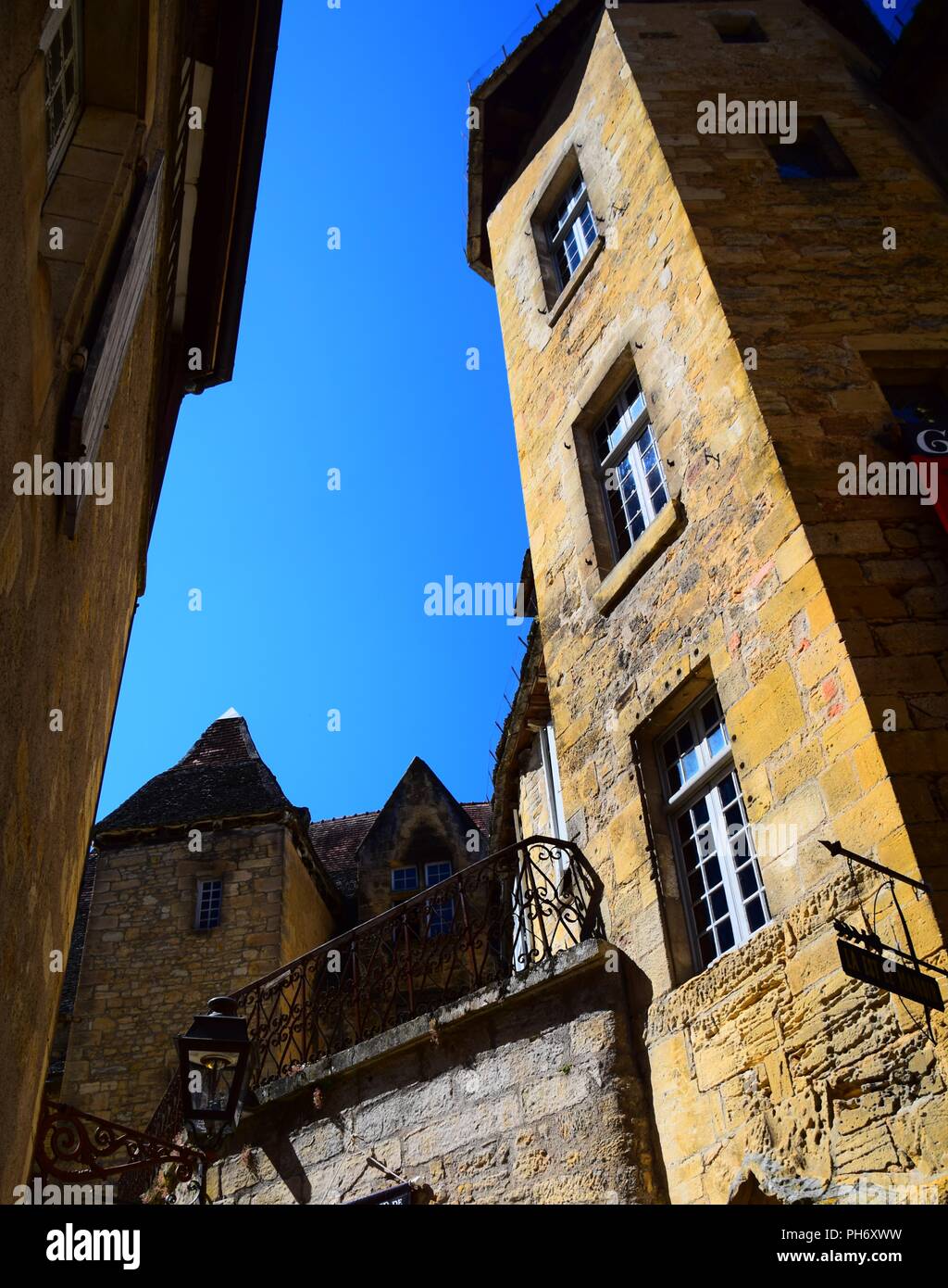 Architecture and street scenes from the medieval village of Sarlat-la ...