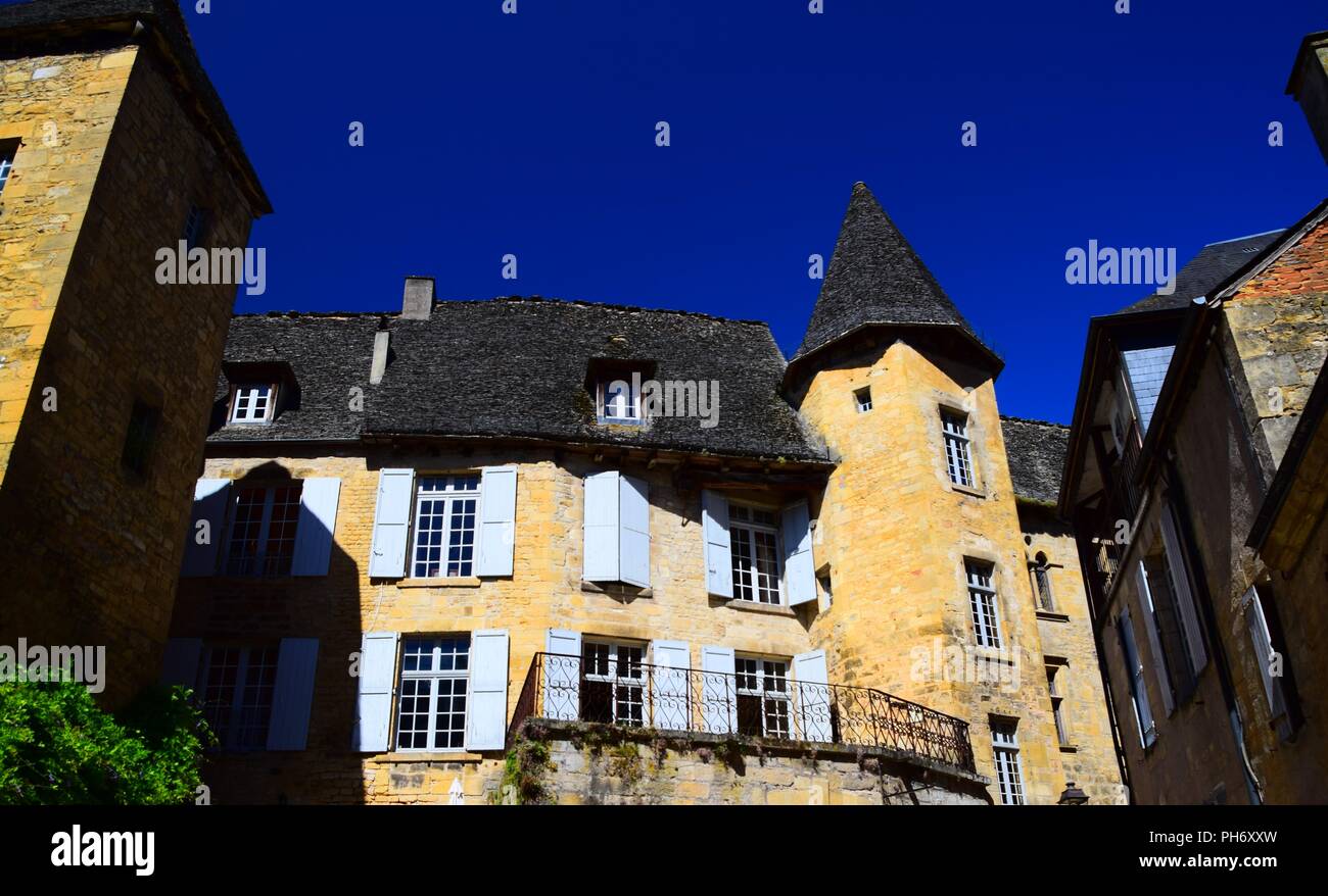 Architecture and street scenes from the medieval village of Sarlat-la ...