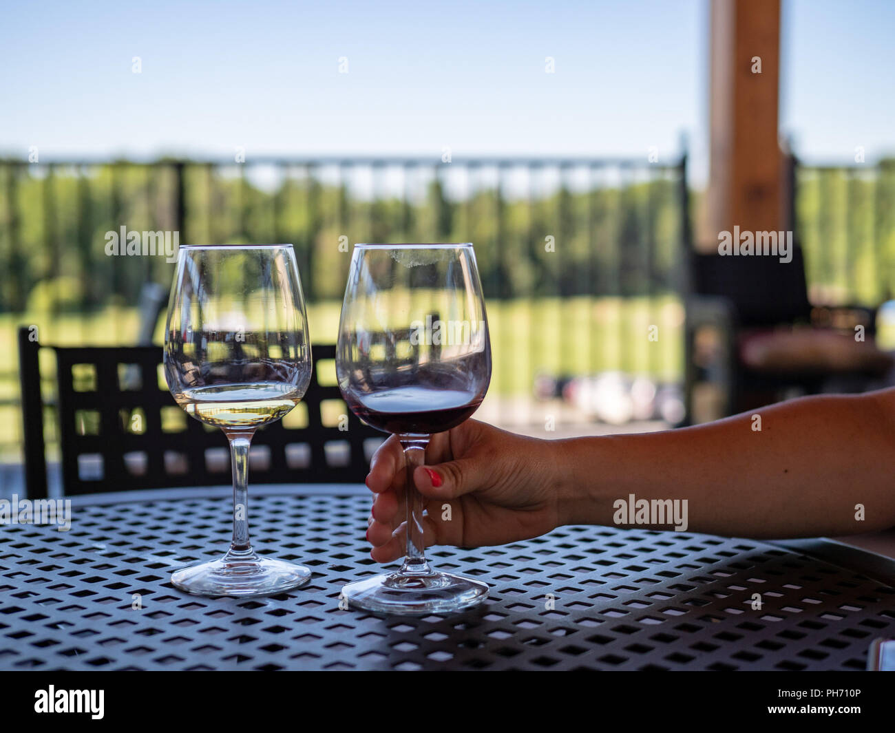 Almost empty restaurant hi-res stock photography and images - Alamy