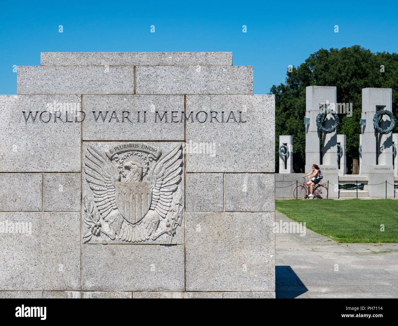 World war ii memorial entrance hi-res stock photography and images - Alamy
