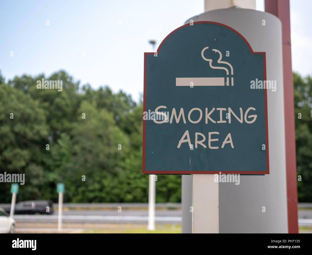 Designated smoking area sign hi-res stock photography and images - Alamy