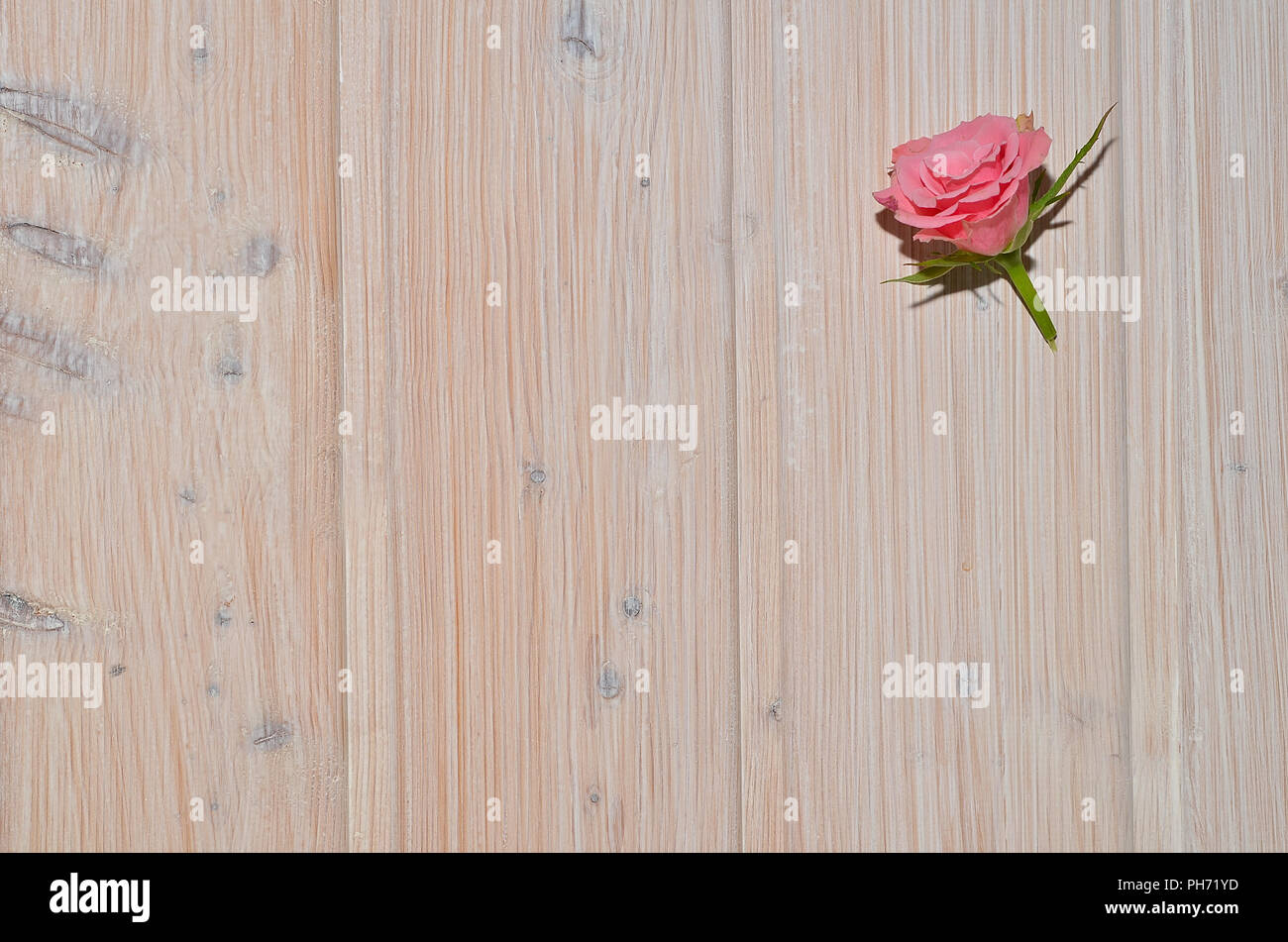 Wooden heart love background Stock Photo - Alamy