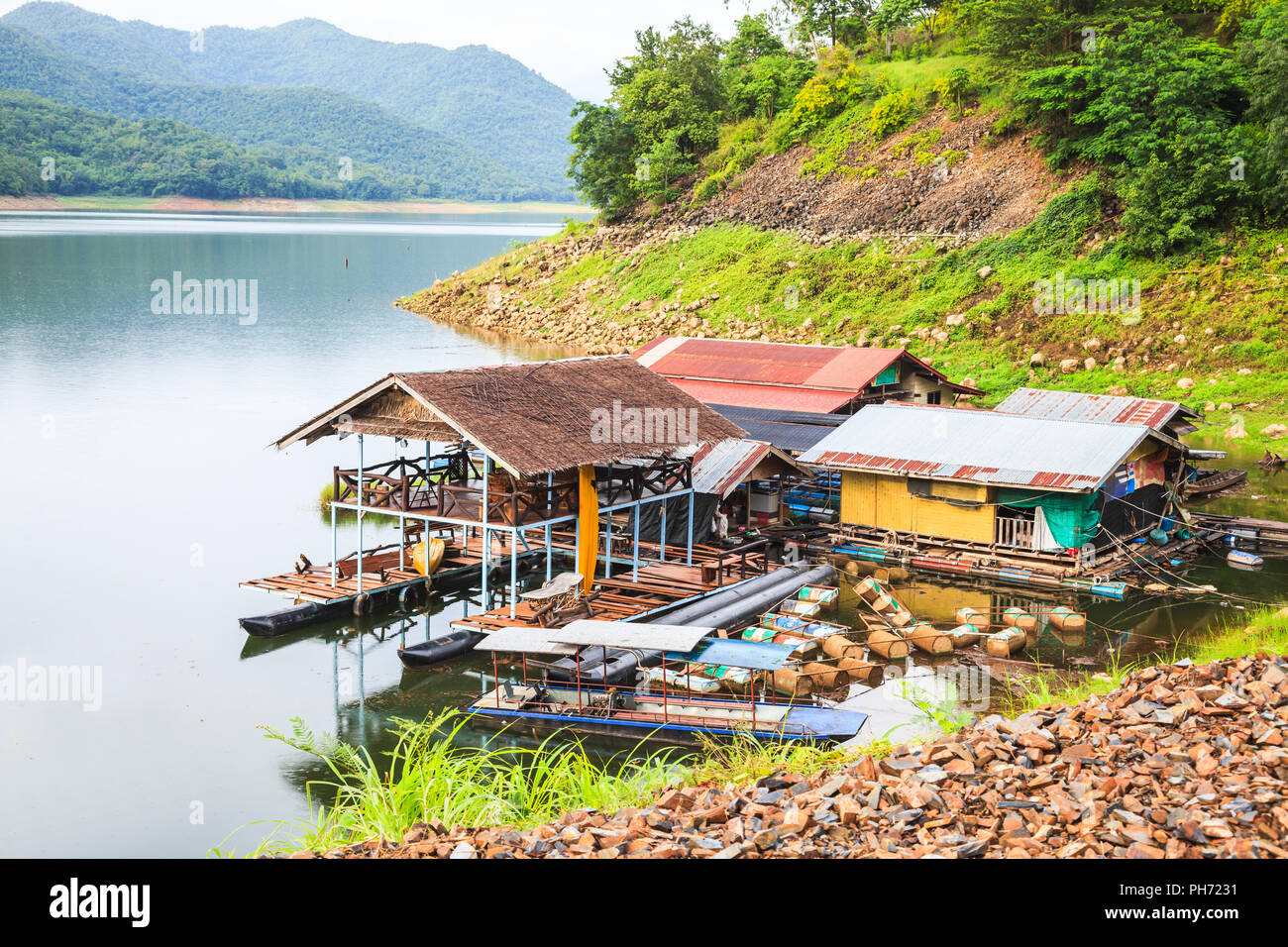 Raft house kanchanaburi hi-res stock photography and images - Alamy