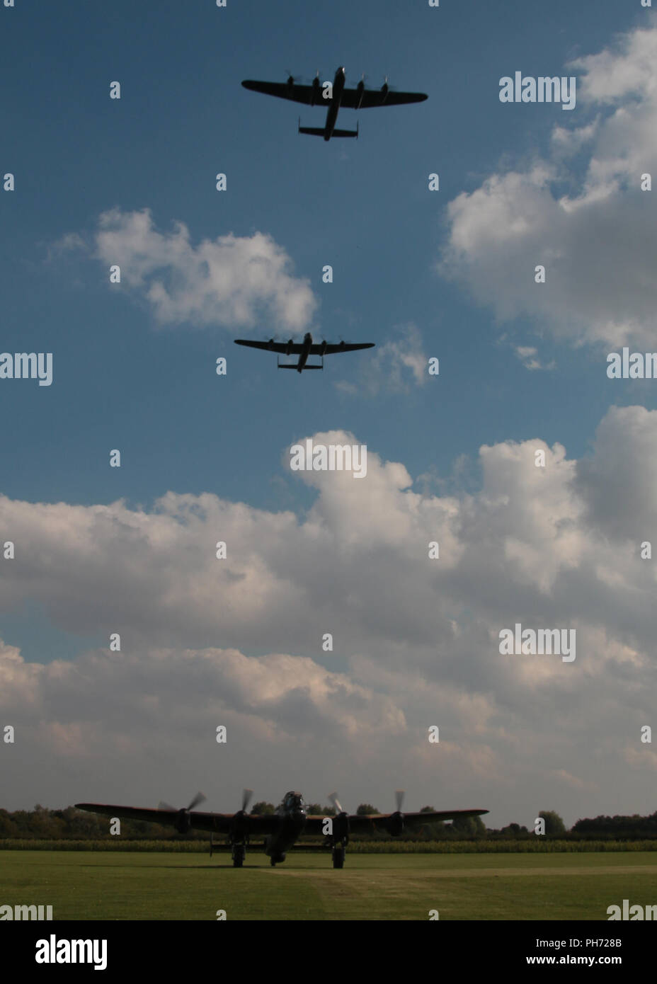 4 engine prop aircraft hi-res stock photography and images - Alamy