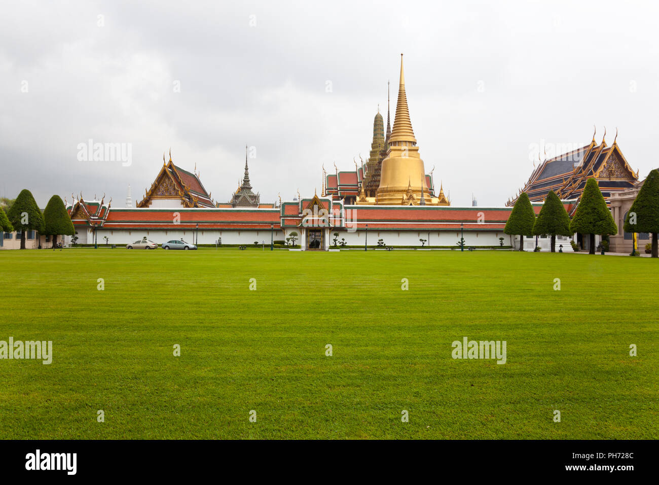 Wat phra kaew hi-res stock photography and images - Alamy