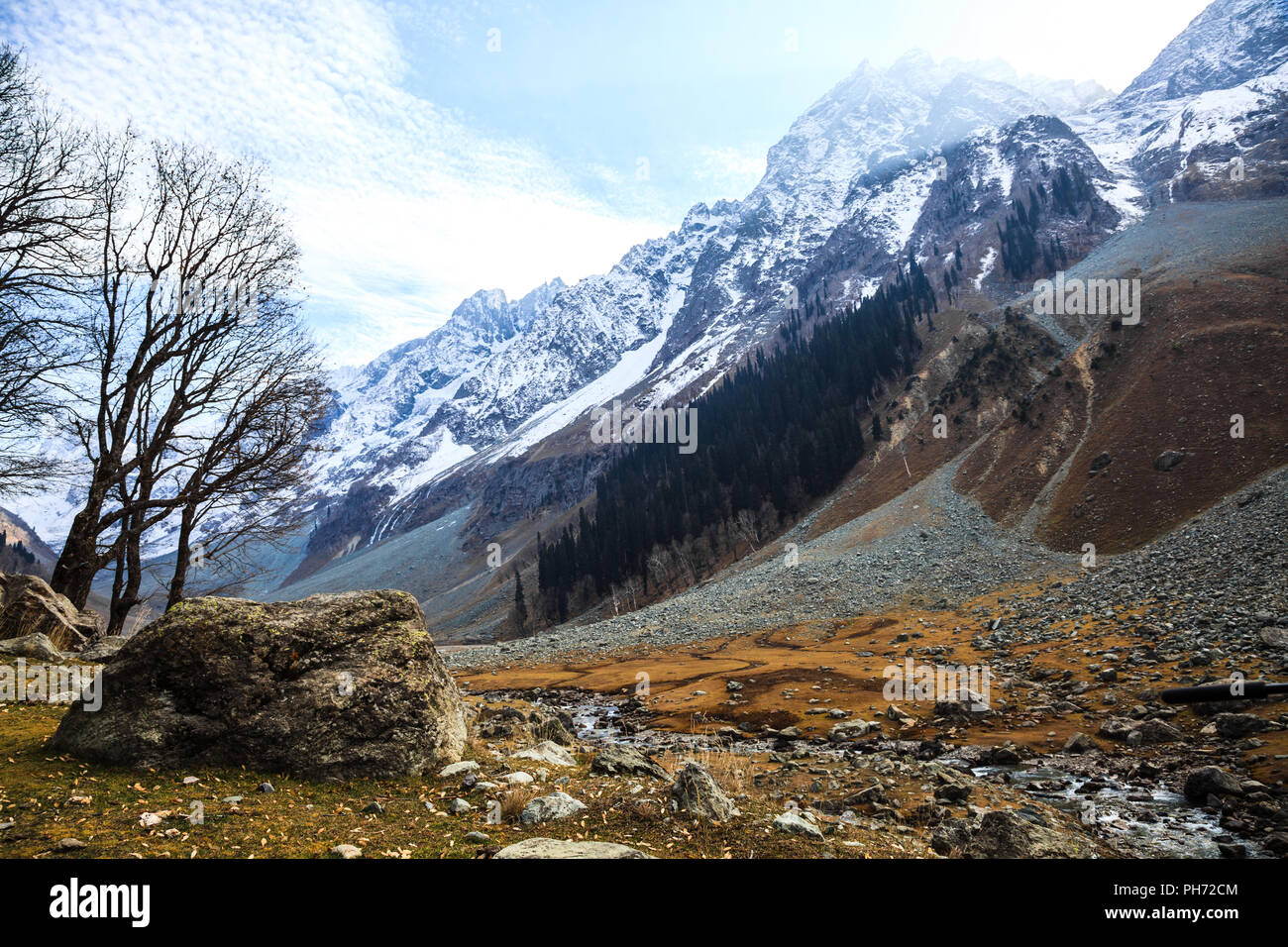 Mountain view of sonamarg Stock Photo - Alamy