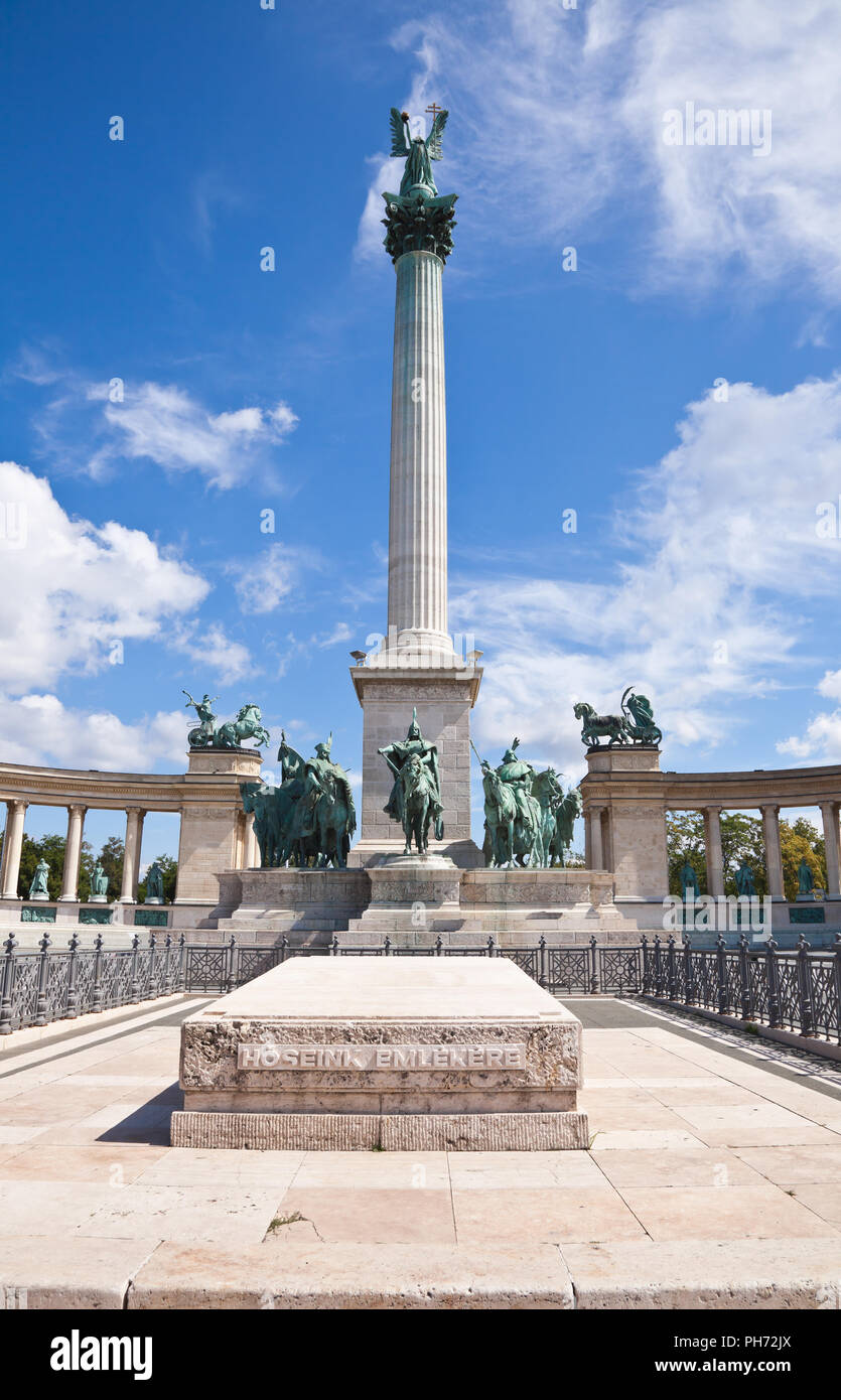 The heroes square in budapest hi-res stock photography and images - Alamy