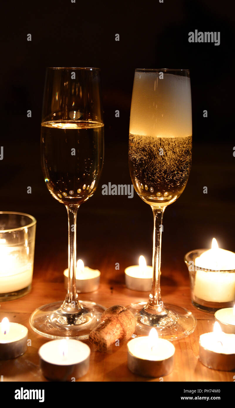 Sparkling candle light dinner Stock Photo - Alamy