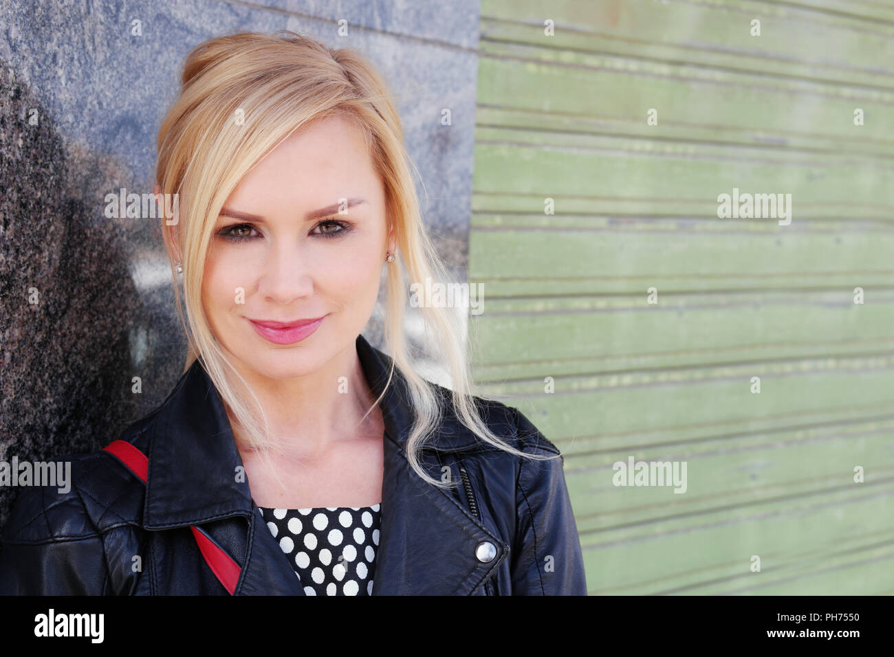 Woman wall hi-res stock photography and images - Alamy