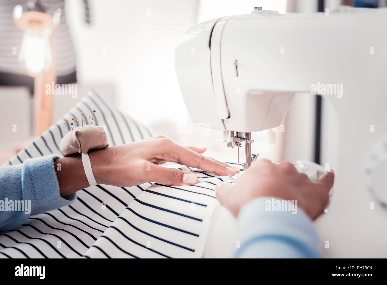 Sewing well hi-res stock photography and images - Alamy