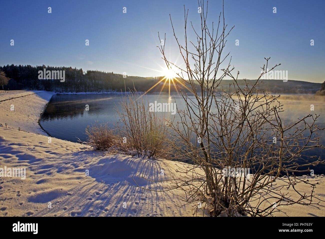 Verse reservoir in winter, Germany, North Rhine-Westphalia, Sauerland ...
