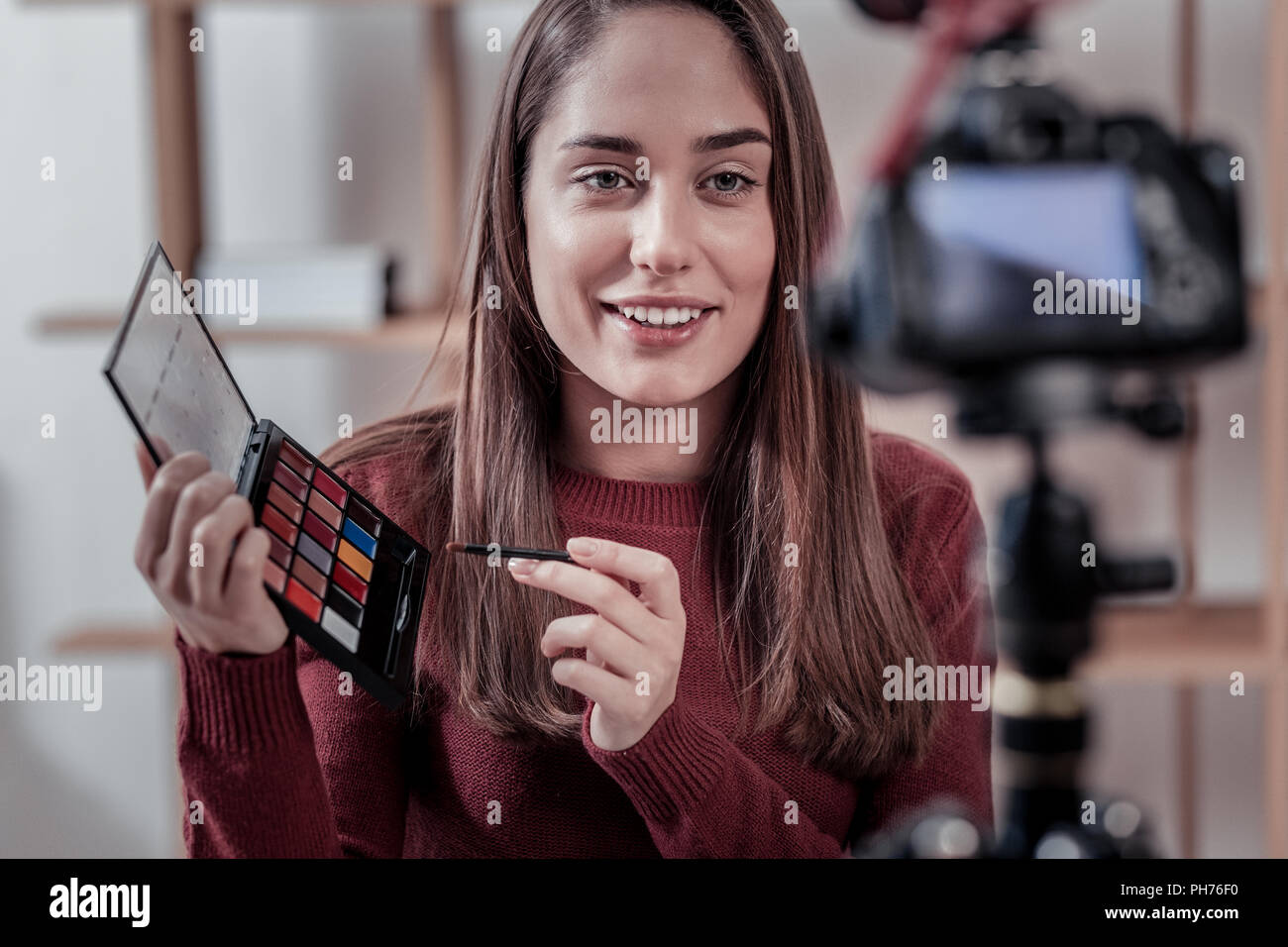 Cosmetics tutorial hi-res stock photography and images - Alamy