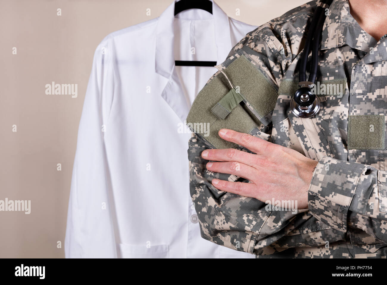 Military doctor stethoscope hi-res stock photography and images - Alamy