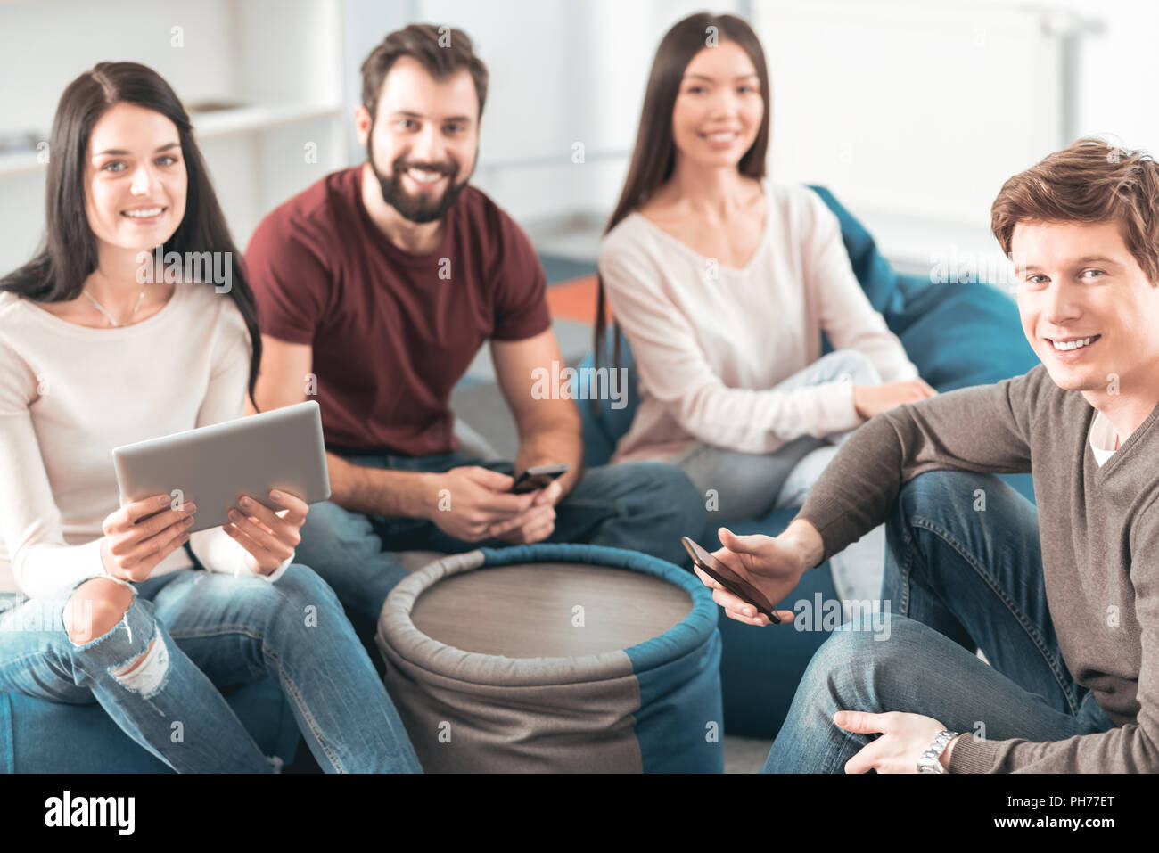 Nice people sitting together hi-res stock photography and images - Alamy