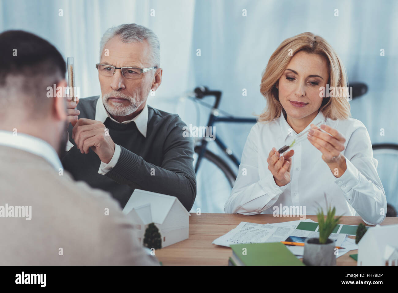 Coworking nature hi-res stock photography and images - Alamy