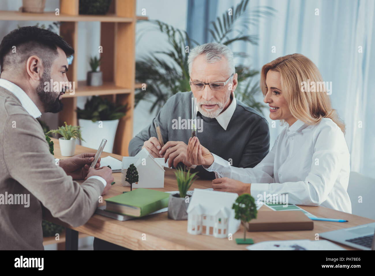 Team scrutinizing hi-res stock photography and images - Alamy