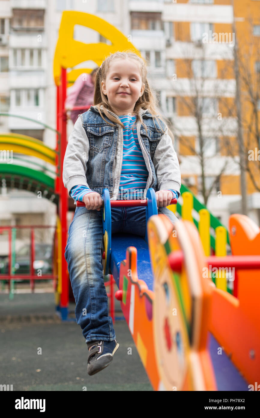 Kids swinging outdoors hi-res stock photography and images - Alamy