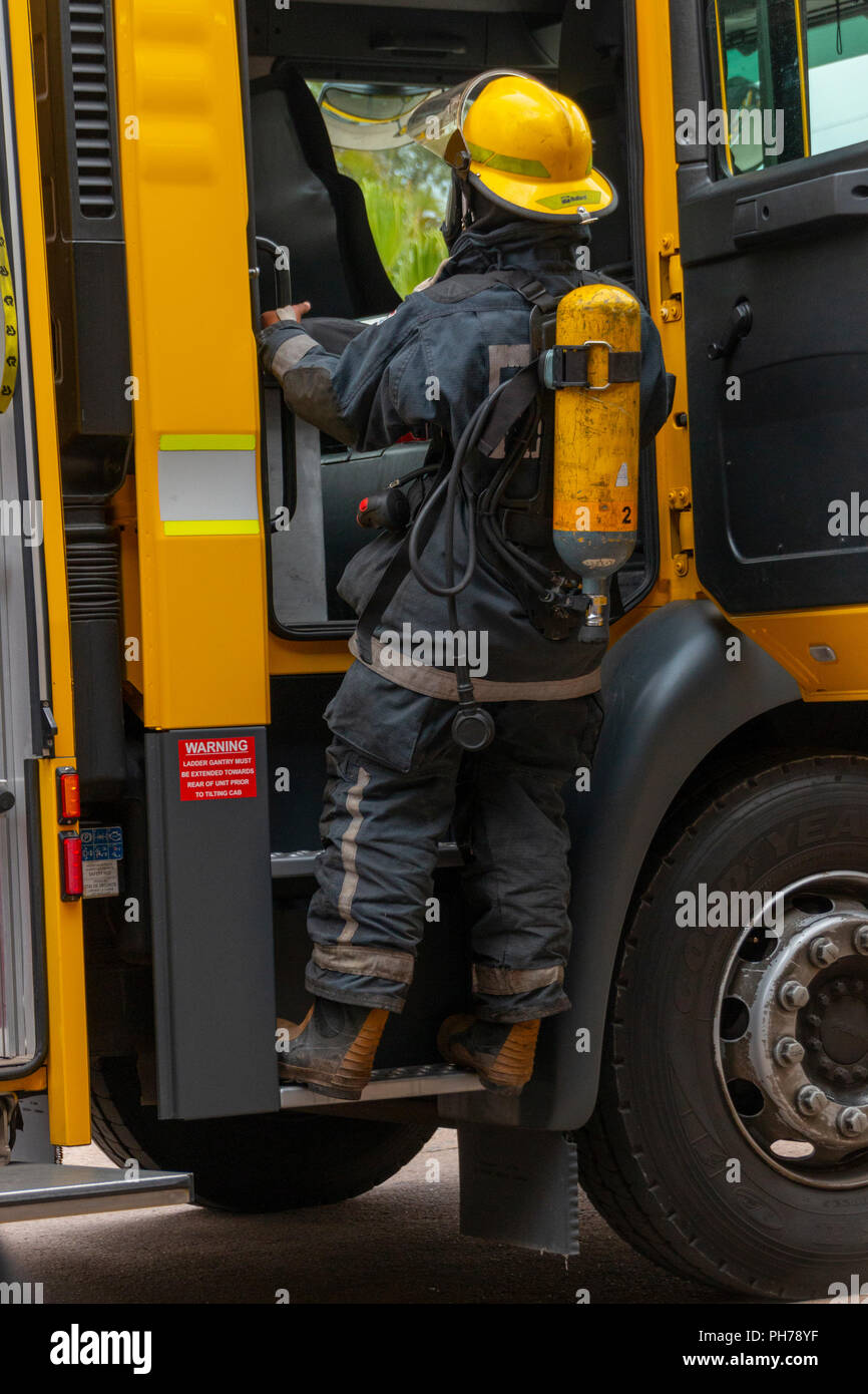 Oxygen tank hi-res stock photography and images - Alamy