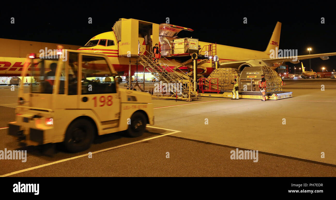 Dhl trailers hi-res stock photography and images - Alamy