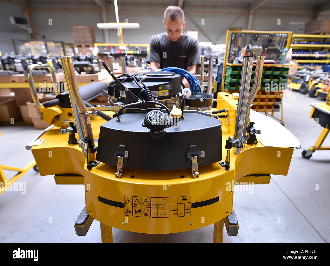 Production of a Spider ILD01 slope mower in a production plant of the ...