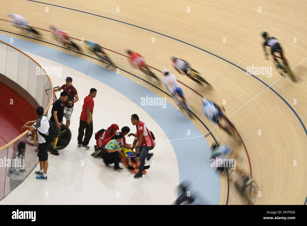 Track cycling mens hi-res stock photography and images - Alamy