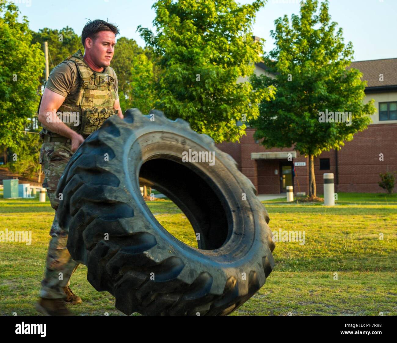 U.S. Army Paratroopers assigned to the 82nd Airborne Division were ...