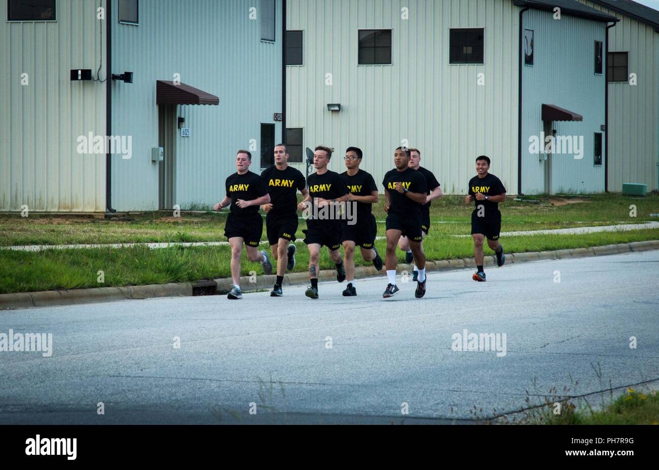 Army physical readiness division hi-res stock photography and images ...