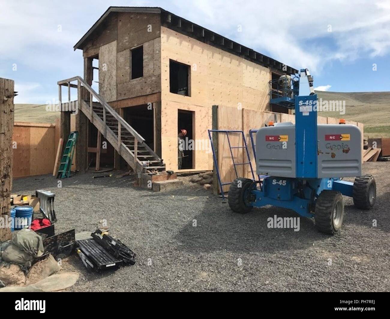 Soldiers from the 176th Engineer Company, from the Washington National ...