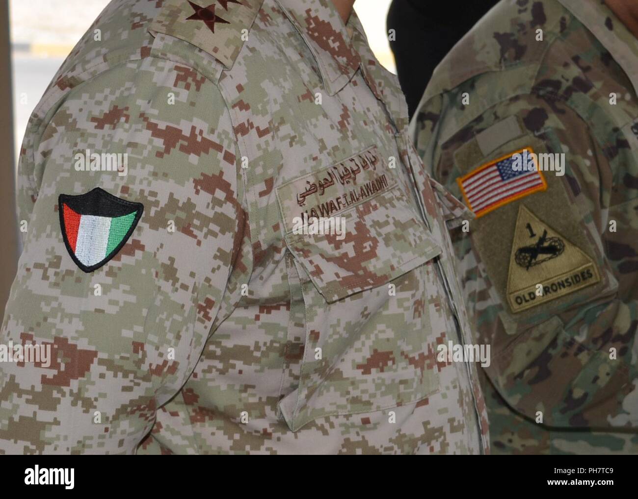 Kuwait training kuwait soldiers weapons hi-res stock photography and ...