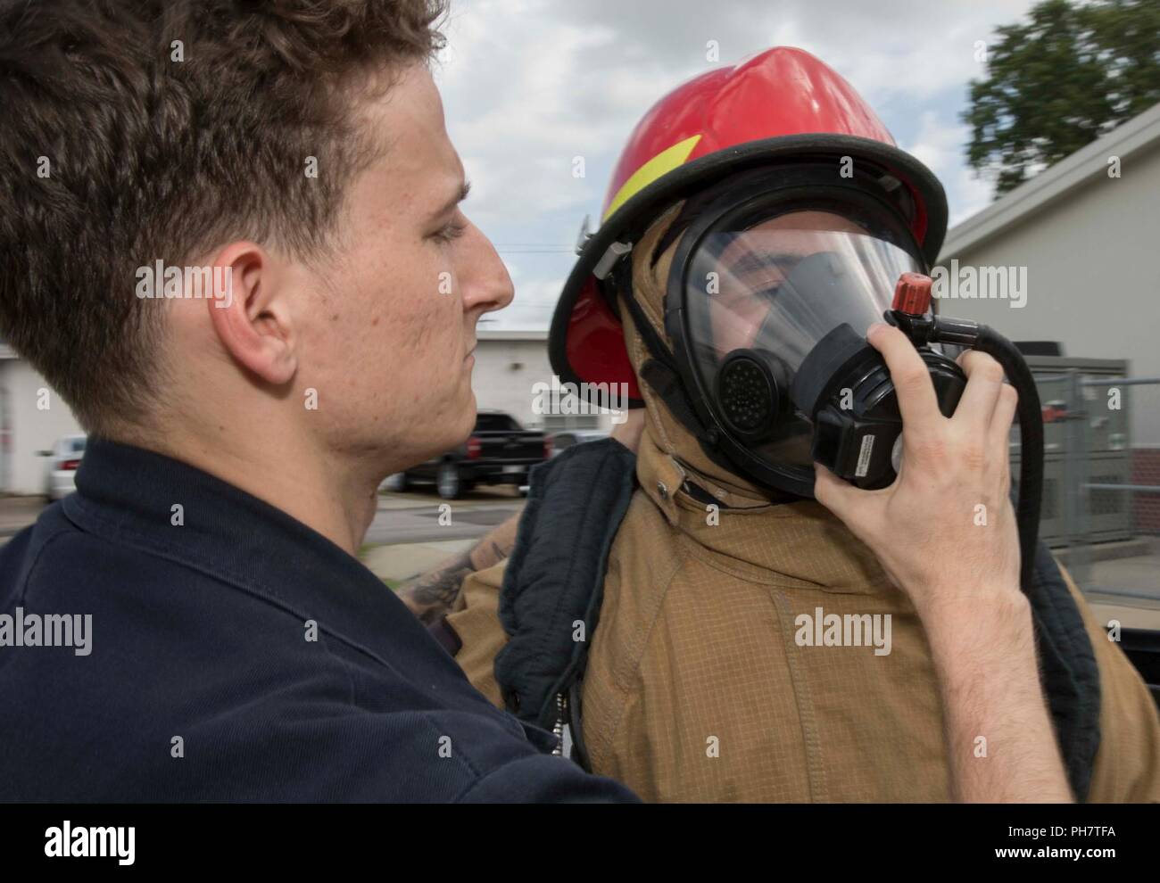 Scba mask hi-res stock photography and images - Alamy