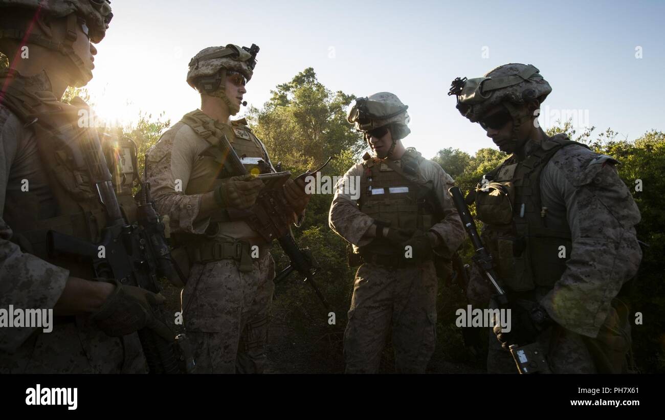 Marine soldier profile hi-res stock photography and images - Alamy