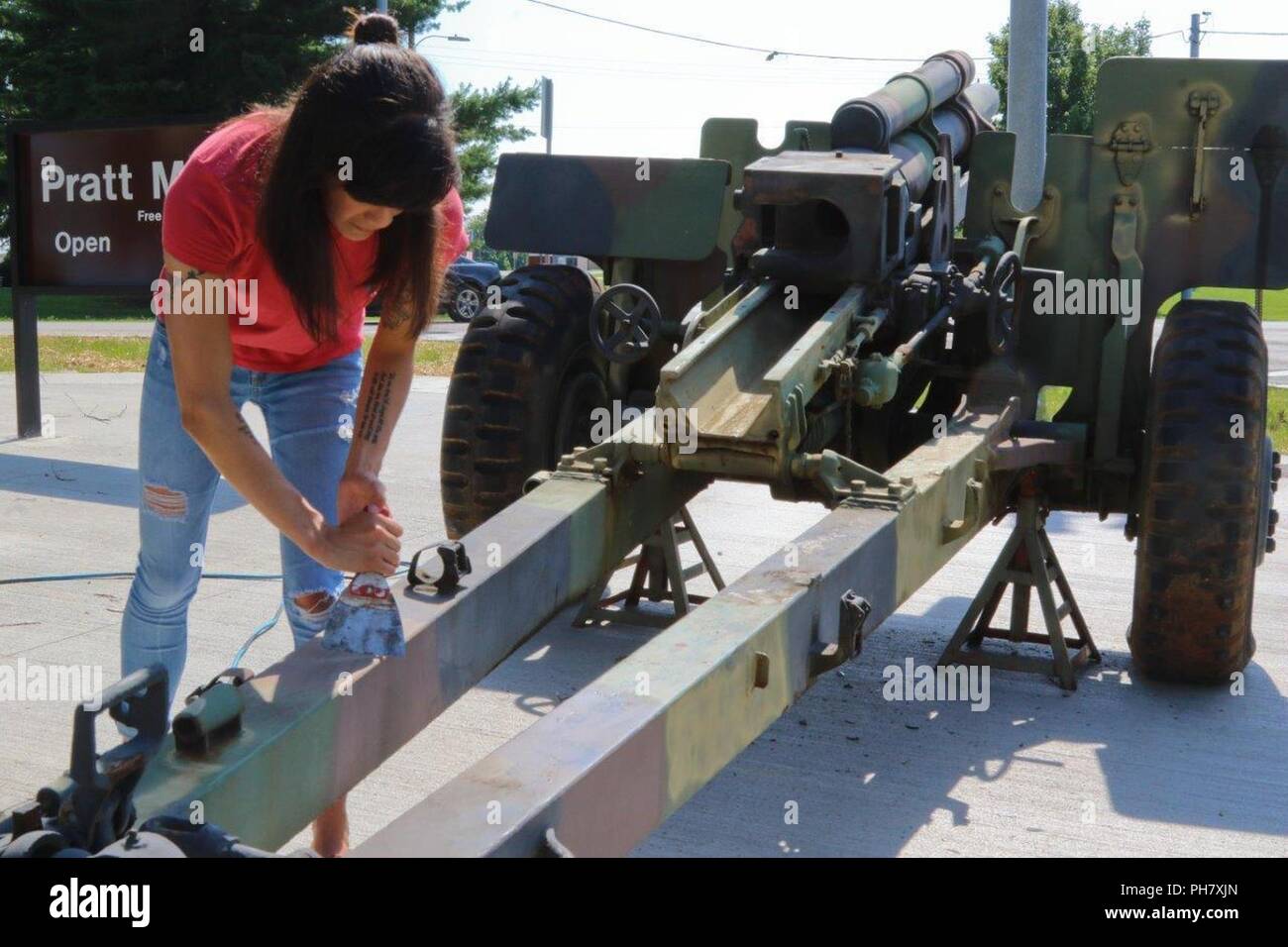 Spc. Madilynn Dumas cleans a 155mm M114 howitzer for repainting, 29 ...