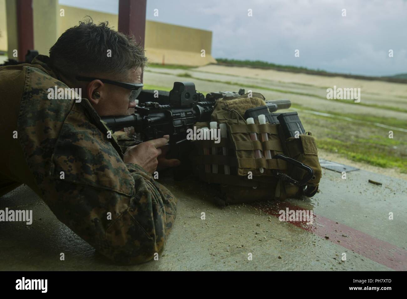 A reconnaissance Marine with the 31st Marine Expeditionary Unit’s Force ...