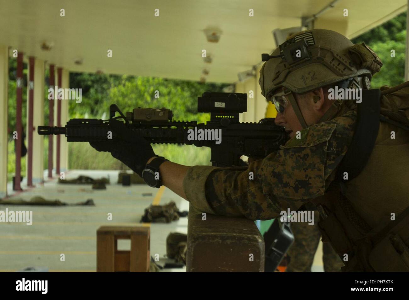 A reconnaissance Marine with the 31st Marine Expeditionary Unit’s Force ...