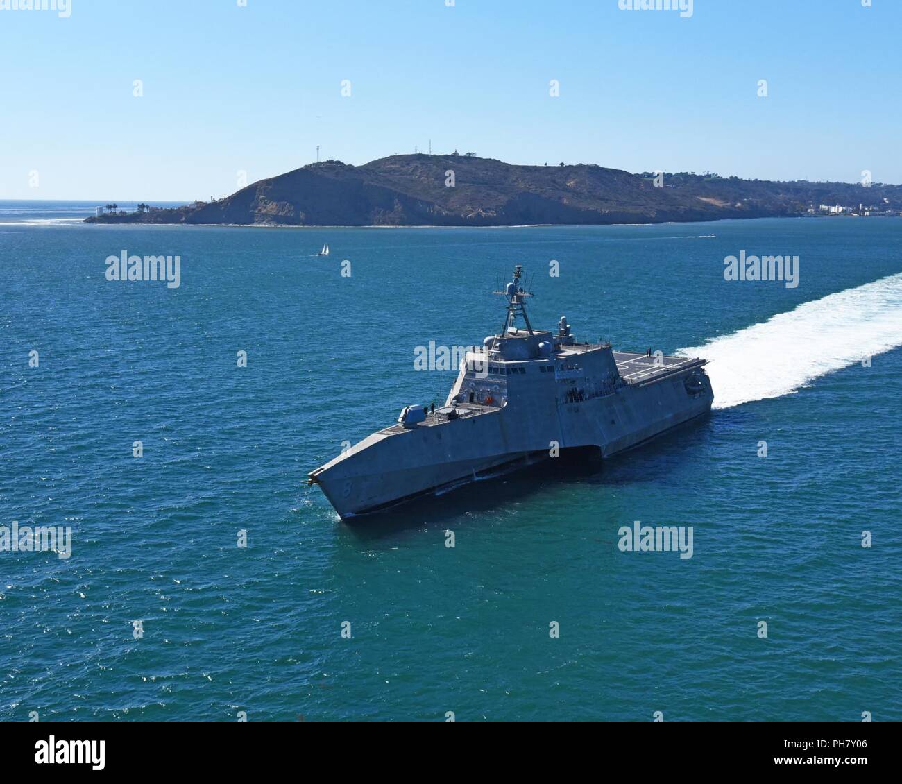 PACIFIC OCEAN (June 26, 2018) USS Montgomery (LCS 8) transits from ...