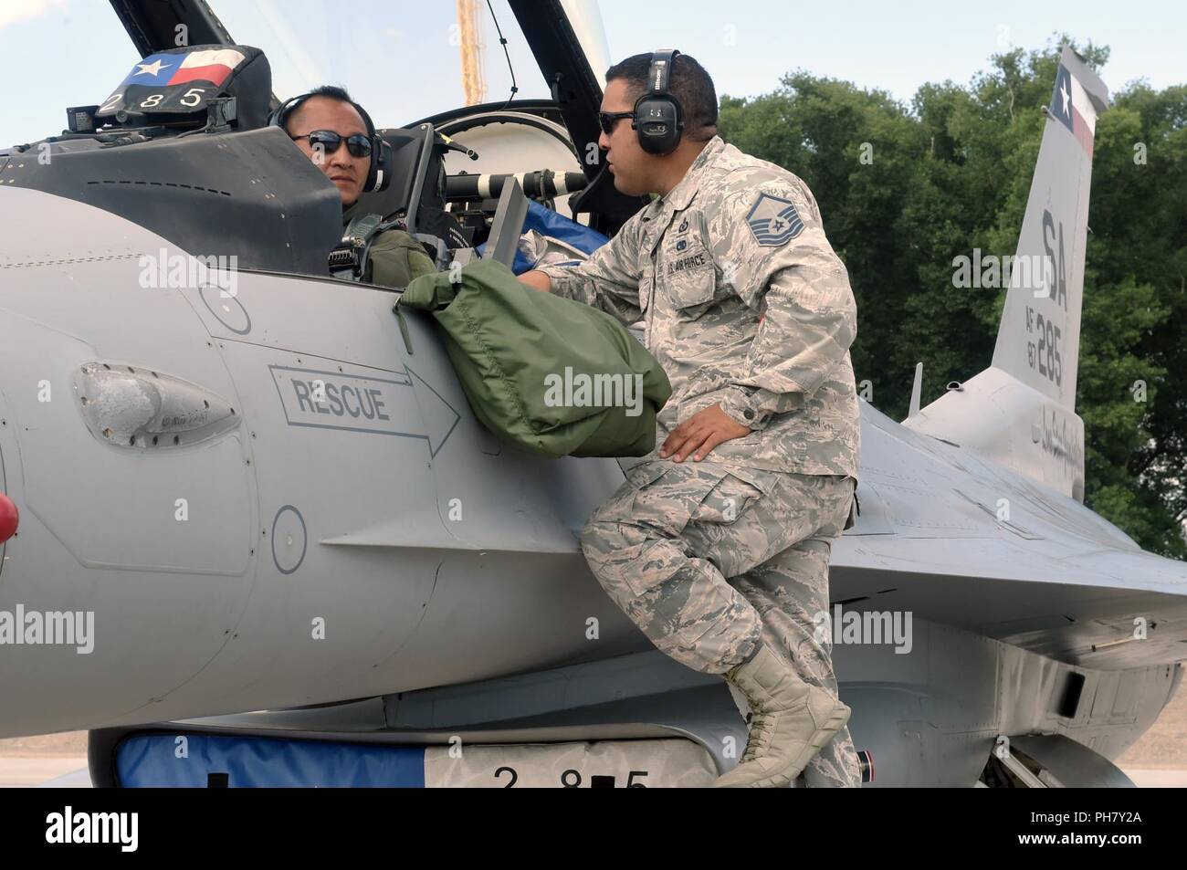 149 fighter wing hi-res stock photography and images - Alamy