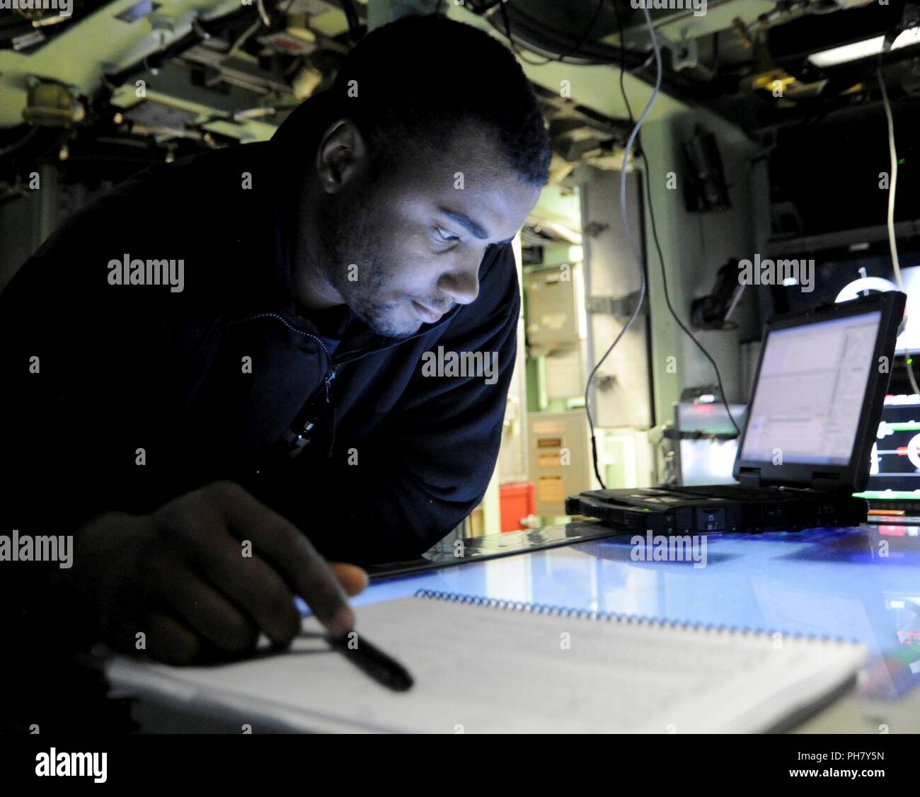 Us navy nuclear submarine underwater hi-res stock photography and ...