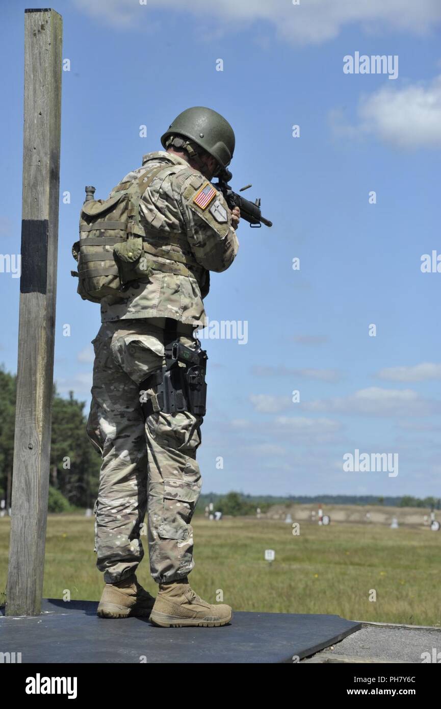 National guard running team hi-res stock photography and images - Alamy