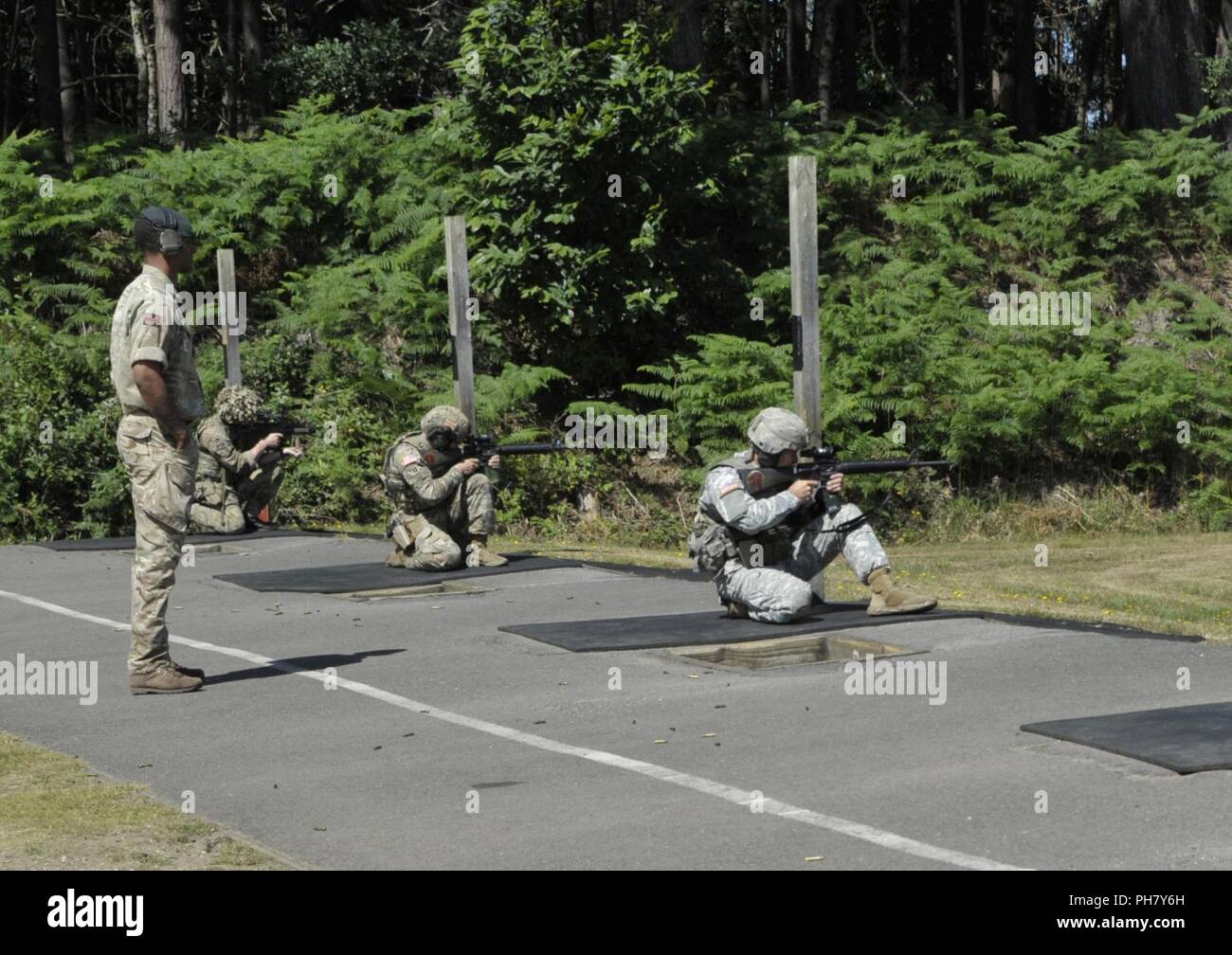 Army training pirbright hi-res stock photography and images - Alamy