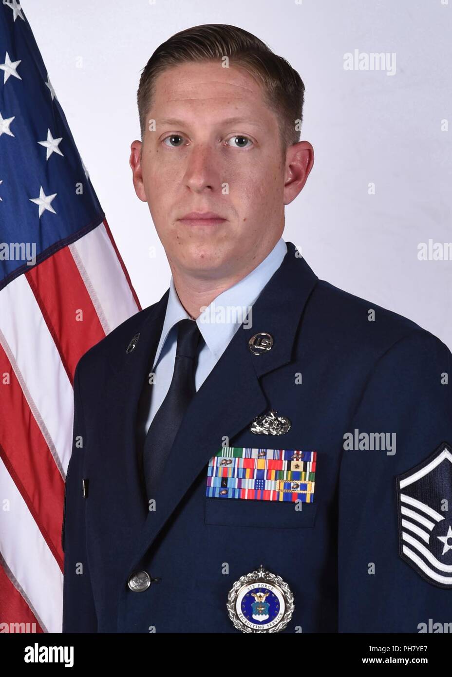 Official photo of Air Force Master Sgt. Brian Wooten Stock Photo - Alamy