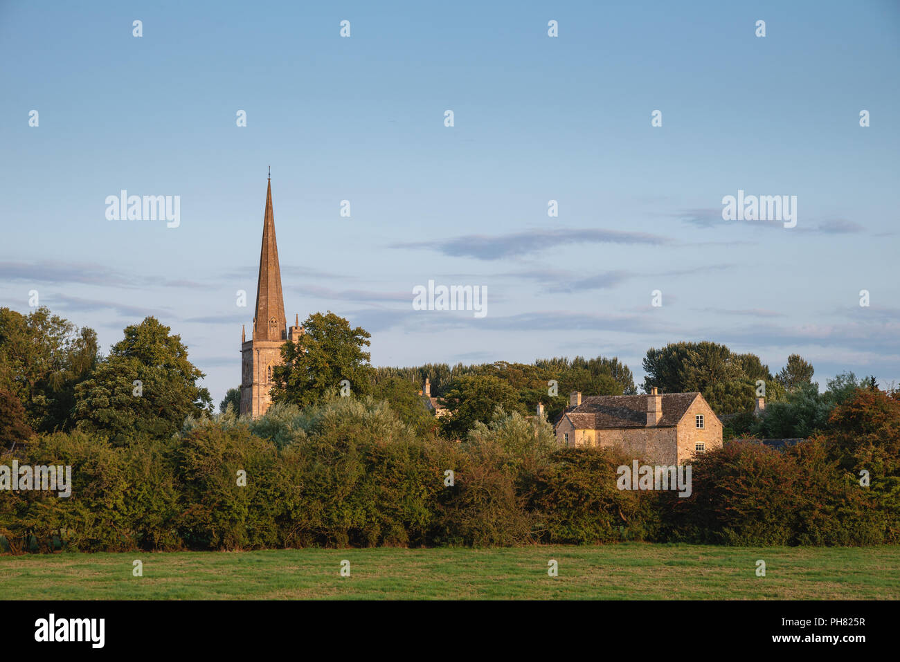 Cotswolds burford trees hi-res stock photography and images - Alamy