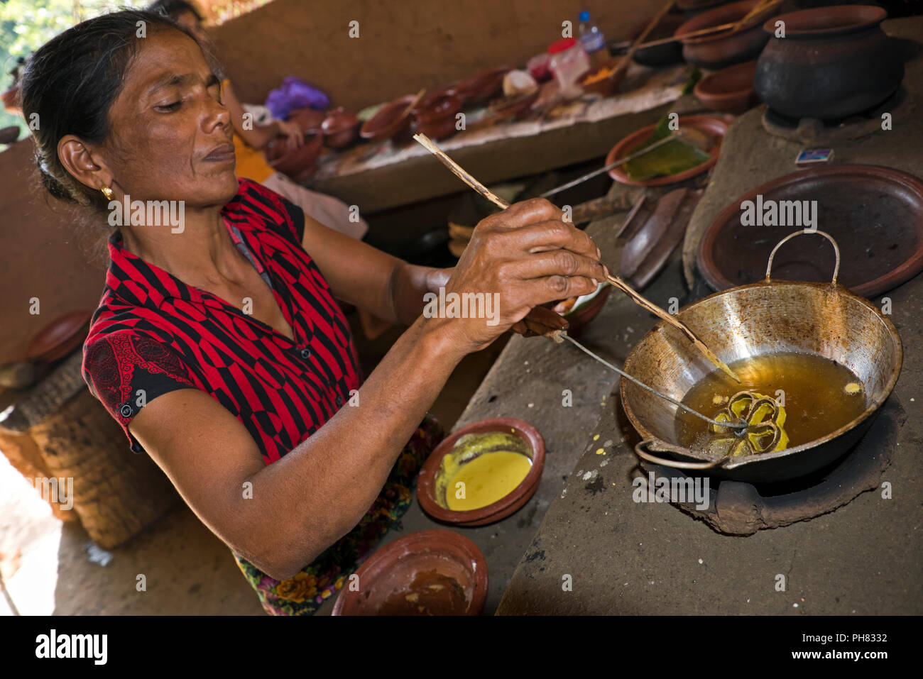 Indian poor woman cooking hi-res stock photography and images - Alamy