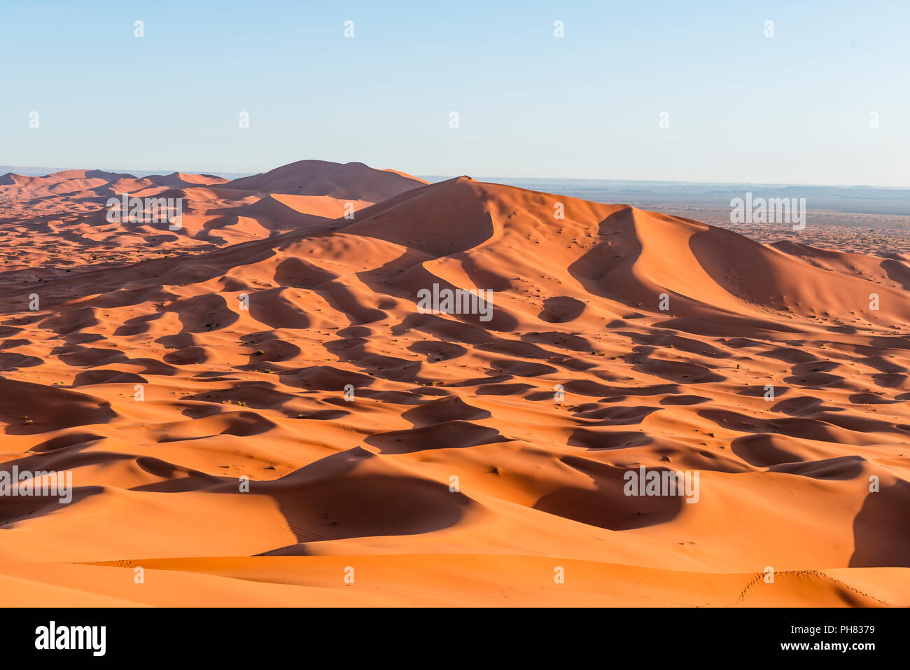 Red sand dunes in the desert, dune landscape Erg Chebbi, Merzouga ...