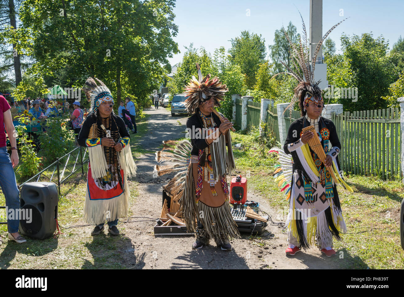 Indian trio hi-res stock photography and images - Alamy