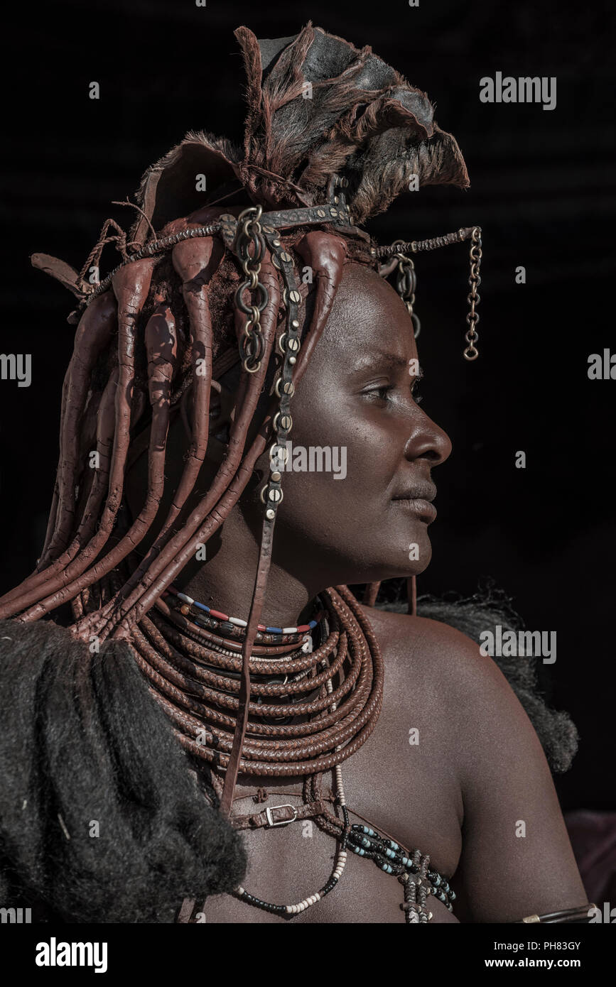 Married himba woman hi-res stock photography and images - Alamy