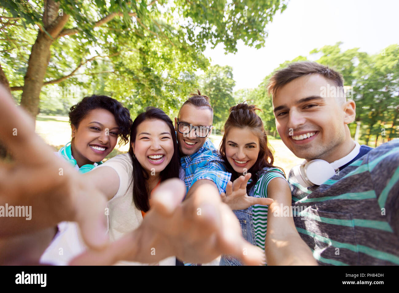 Group selfie wide hi-res stock photography and images - Alamy