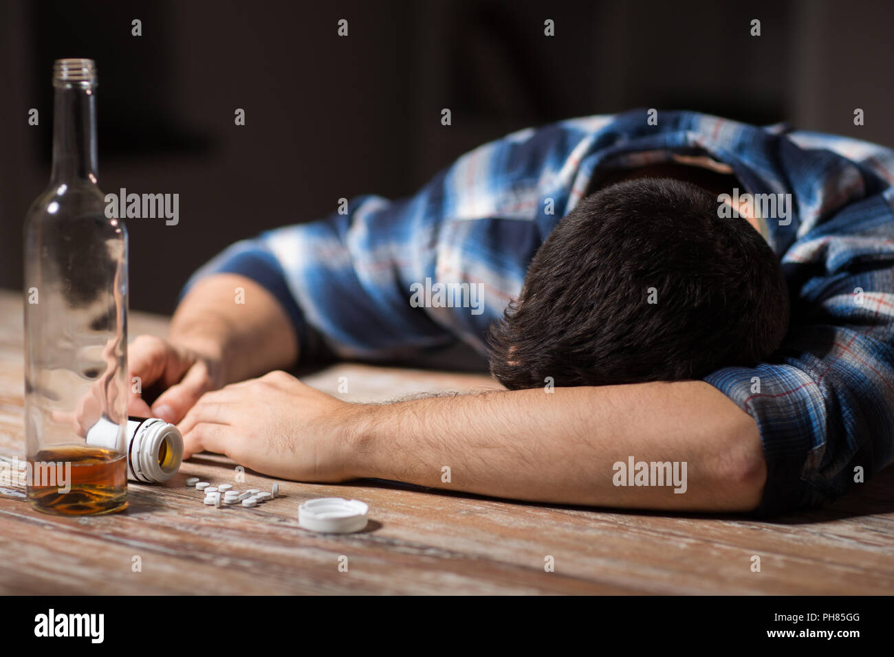 Dead drunk hi-res stock photography and images - Alamy
