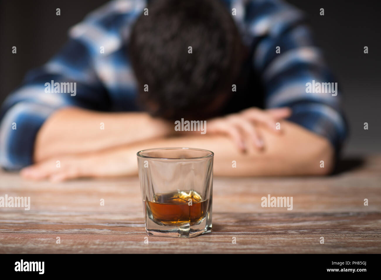 Man, whisky glass, lifestyle hi-res stock photography and images - Alamy